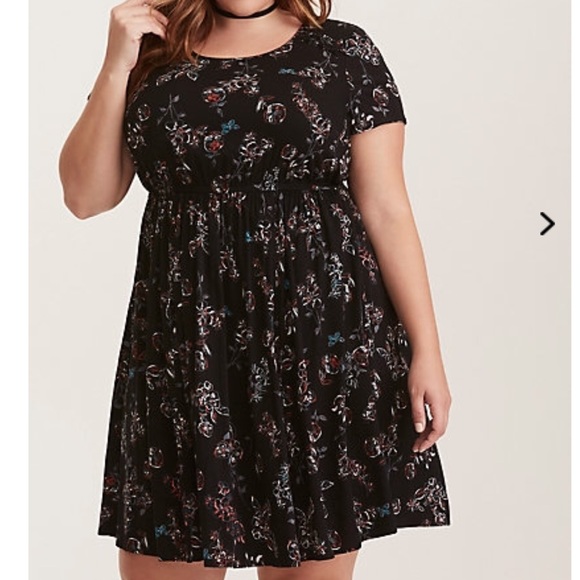 torrid | Dresses | Nwt Torrid Size 2 Floral Lace Up Sleeve Dress | Poshmark